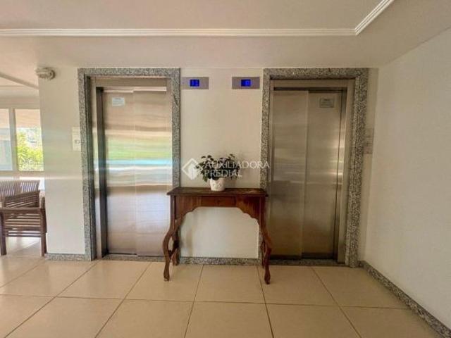 Apartamento à venda em Canoas, localizado no Centro. Com 3 dormitórios, suíte, closet e sacada