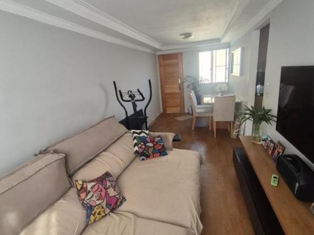 Apartamento à venda em Carapicuíba SP: 2 quartos, 2 salas, 1 banheiro, 1 vaga de garagem. Confira!