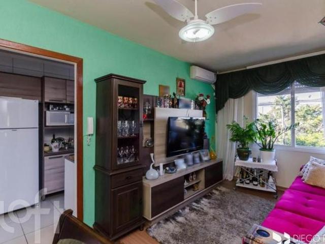 Apartamento à venda em Cavalhada com 64 m², 3 quartos