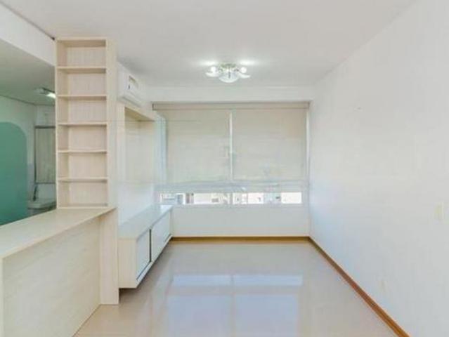 Apartamento à venda em Cidade Baixa com 65 m², 2 quartos, 1 suíte, 1 vaga