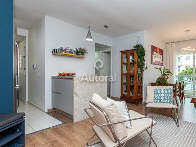 Apartamento à venda em Condomínio Clube, com três