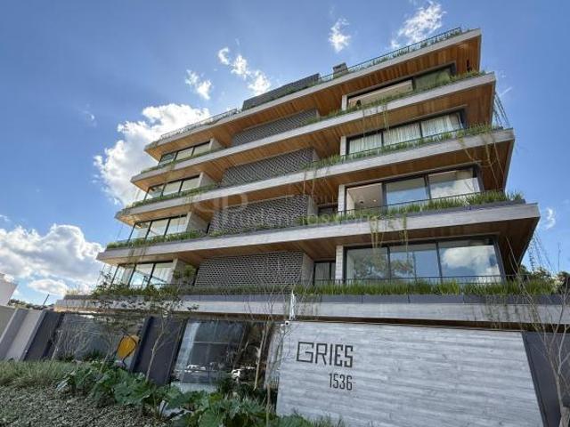 Apartamento à venda em frente ao MON. 166m privativos, 3 suites, 3 vagas