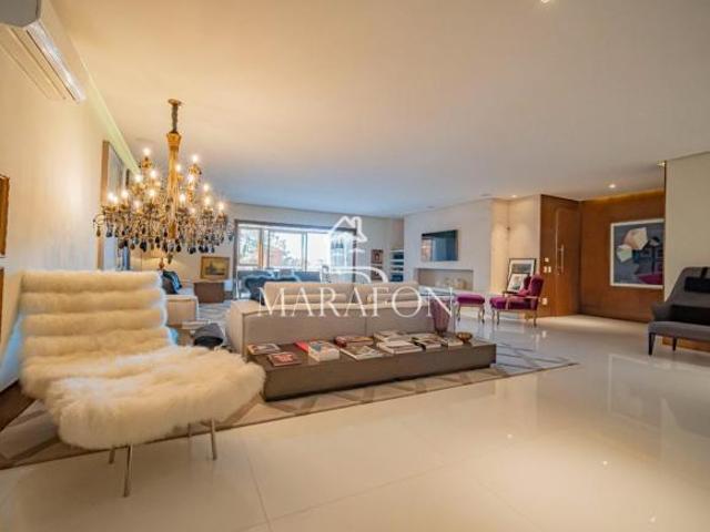 APARTAMENTO À VENDA EM GRAMADO COM QUATRO SUÍTES!