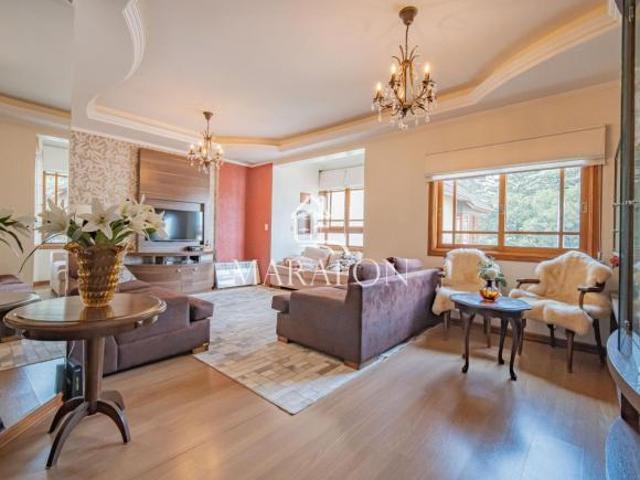 APARTAMENTO À VENDA EM GRAMADO COM QUATRO SUÍTES!