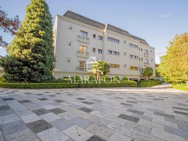 APARTAMENTO À VENDA EM GRAMADO COM QUATRO SUÍTES!