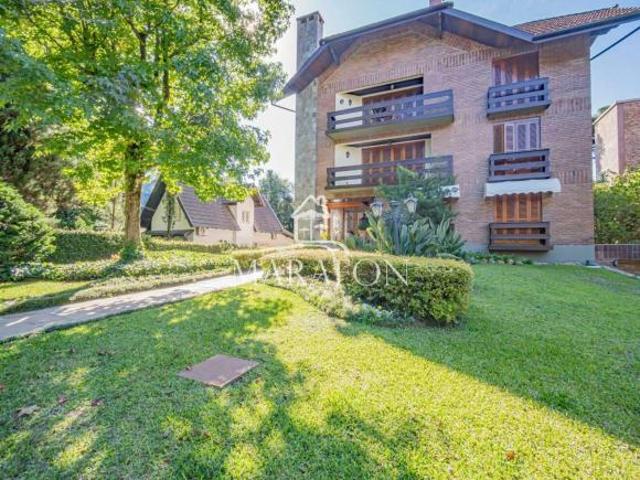 APARTAMENTO À VENDA EM GRAMADO COM TRÊS DORMITÓRIOS!