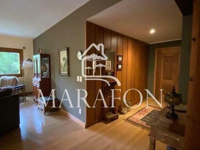 APARTAMENTO À VENDA EM GRAMADO COM TRÊS DORMITÓRIOS