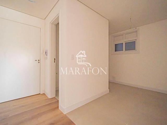 APARTAMENTO À VENDA EM GRAMADO COM UMA SUÍTE!