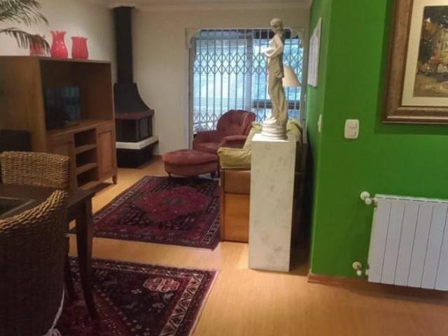 Apartamento a venda em Gramado com 02 dormitórios, suíte, sacada e vaga coberta