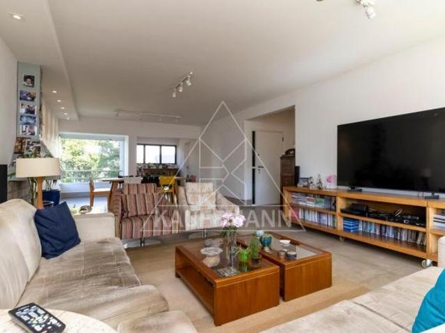Apartamento à Venda em Higienópolis 2 Suítes, 4 Vagas e 226m² de Área Útil