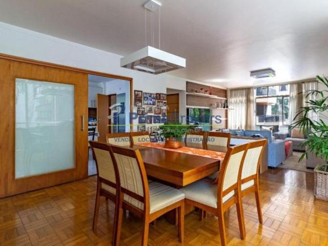 Apartamento á venda em Higienópolis com 3 quartos, sendo 1 suíte, 195m²