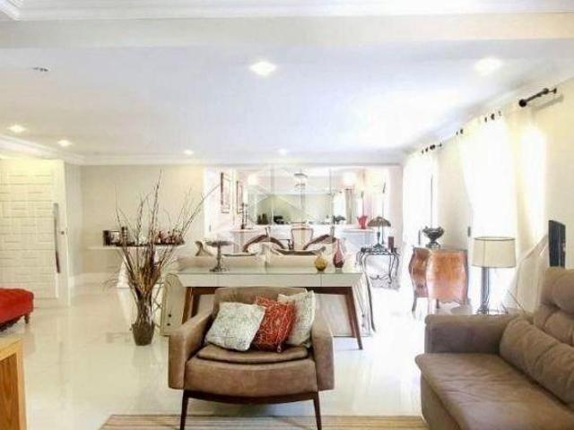 Apartamento à venda em Higienópolis com 3 suítes e 3 vagas de garagem