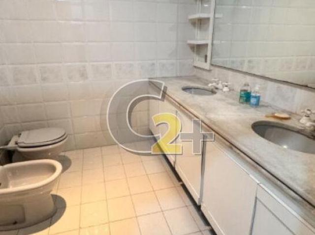 Apartamento à venda em Higienópolis com 4 quartos, sendo 2 suítes e 2 vagas
