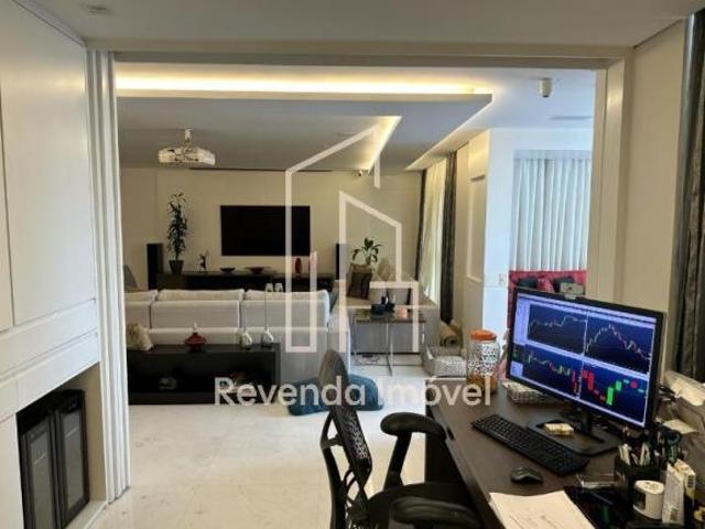 Apartamento à venda em Higienópolis, São Paulo SP: 3 quartos, 1 suíte, 2 banheiros, 2 vagas de garag