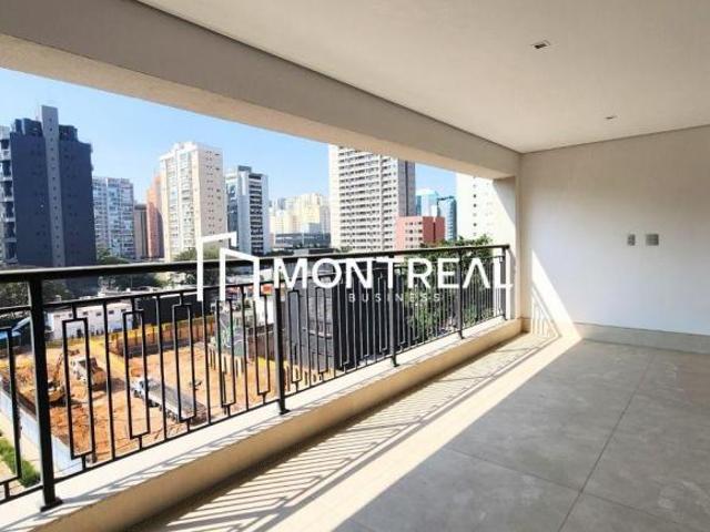 Apartamento à venda em Moema