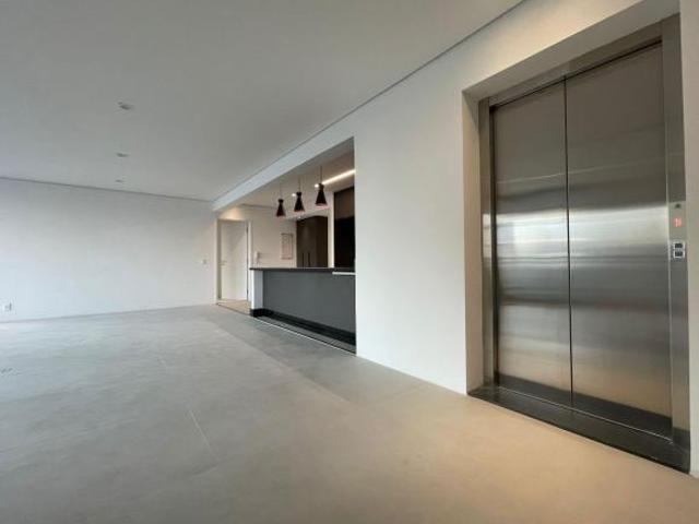 Apartamento à venda em Jardim das Acacias com 197 m², 3 quartos, 3 vagas