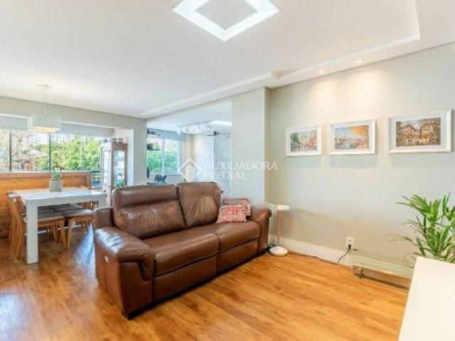 Apartamento à venda em Passo da Areia, Porto Alegre