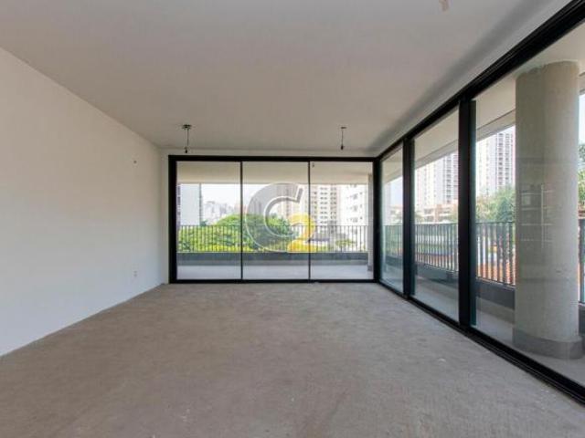 Apartamento á venda em Perdizes com 4 suítes e 2 vagas de garagem