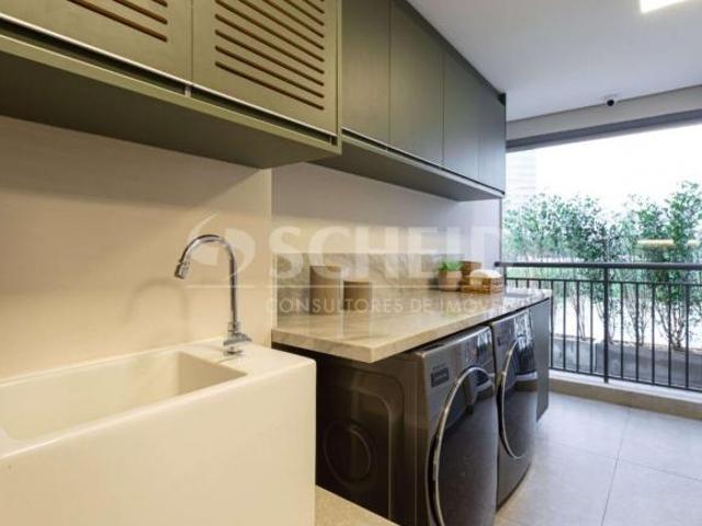 Apartamento á Venda em Perdizes com 188m², 3 quartos sendo 3 suítes, 2 vagas