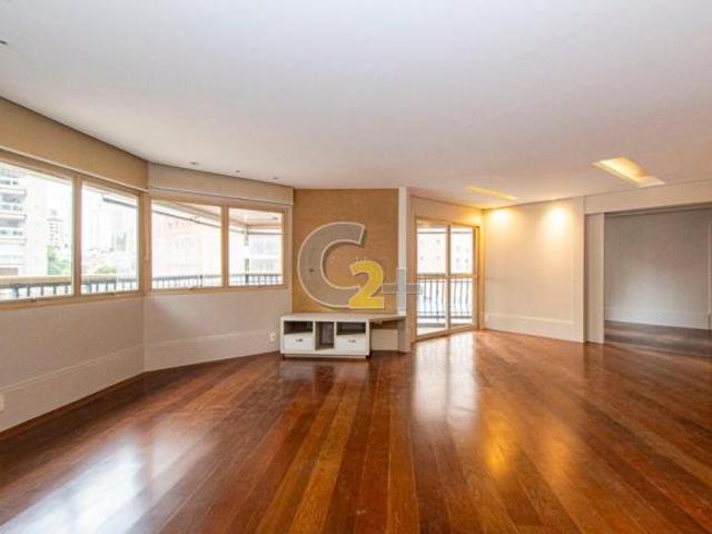 Apartamento a venda em Perdizes com 203m2, 4 quartos e 3 vagas de garagem