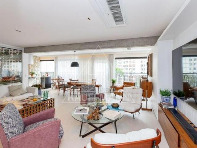 Apartamento á venda em Perdizes, 3 Dormitórios, 3 Suítes, 2 Vagas, 173m² útil