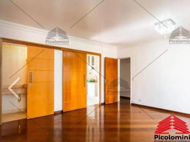 Apartamento à venda em Perdizes, 3 quartos e 1 suíte, com 107m², sala ampla, sacada, dependência de