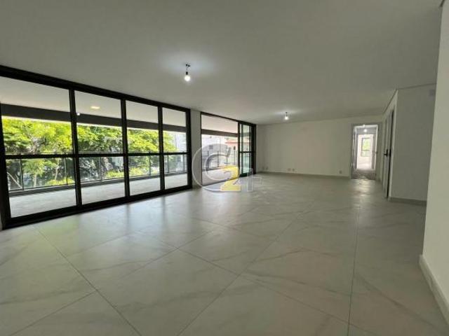 Apartamento á venda em Perdizes, 4 suítes, 4 vagas de garagem