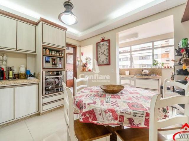 Apartamento à venda em Petrópolis