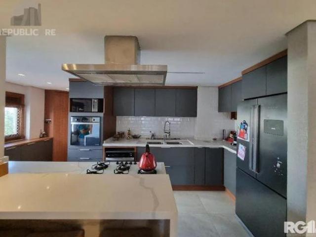 Apartamento à venda em Petrópolis