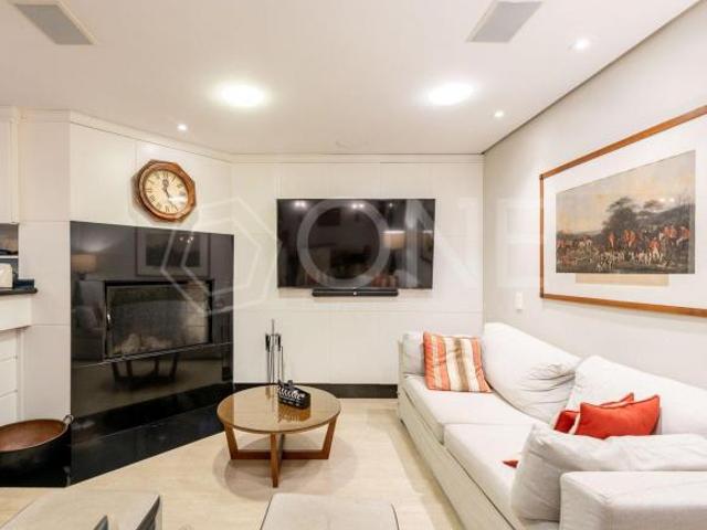 Apartamento à venda em Petrópolis