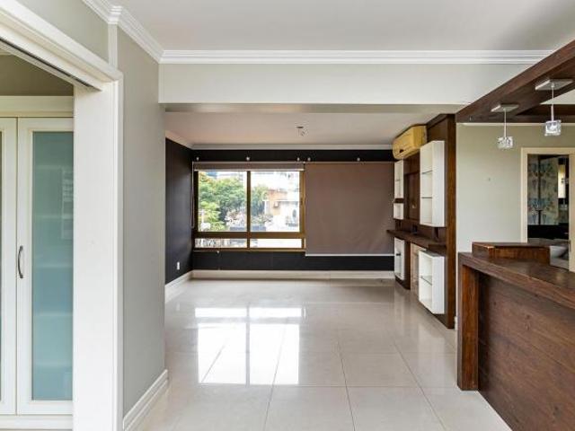Apartamento à venda em Petrópolis