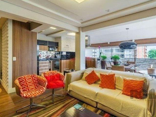 Apartamento à venda em Petrópolis