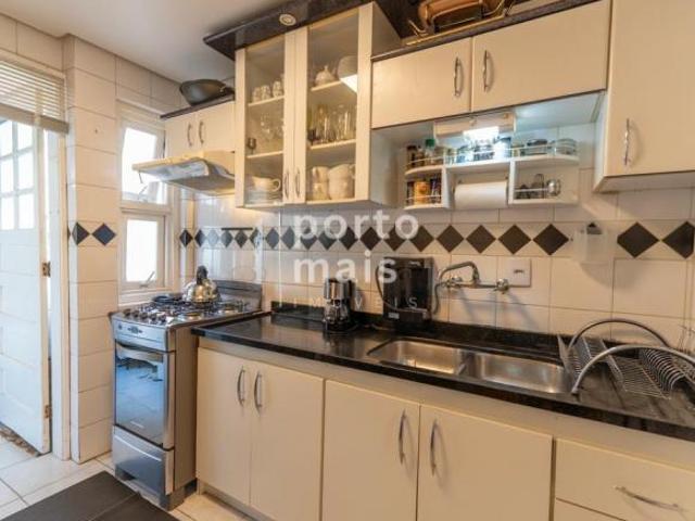 Apartamento à venda em Petrópolis