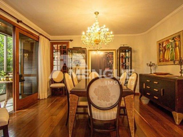 Apartamento à venda em Petrópolis
