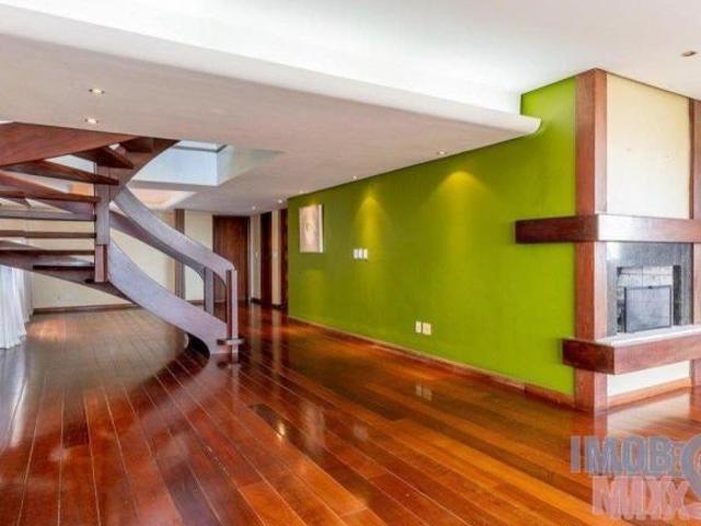 Apartamento à venda em Petrópolis