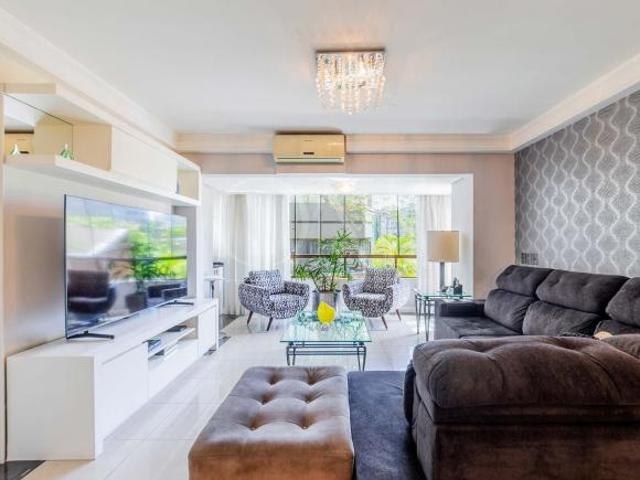 Apartamento à venda em Petrópolis