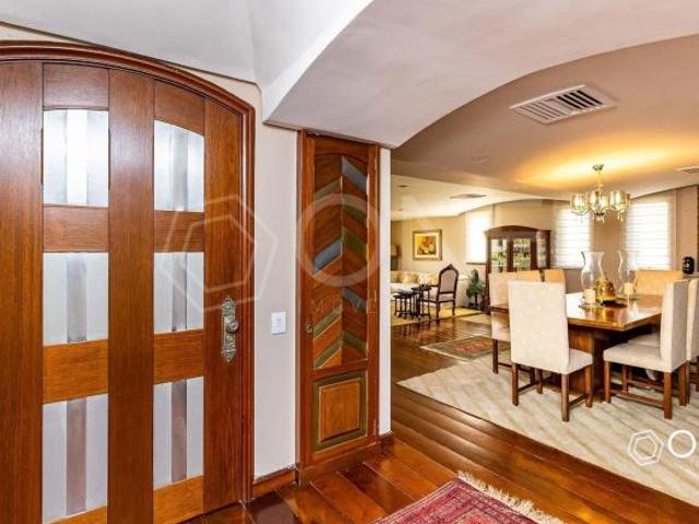 Apartamento à venda em Petrópolis