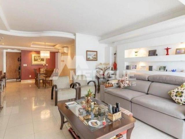 Apartamento à venda em Petrópolis