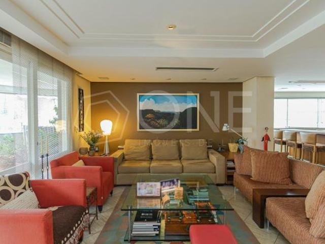 Apartamento à venda em Petrópolis