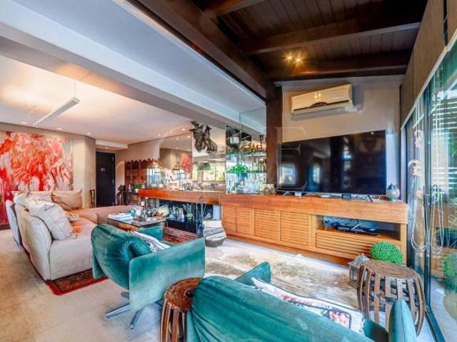 Apartamento à venda em Petrópolis