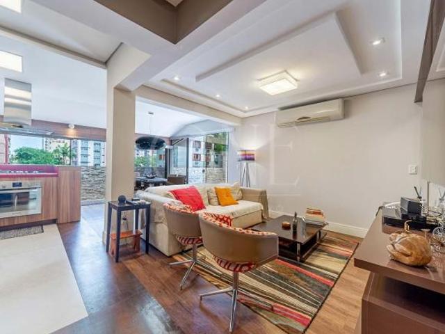 Apartamento à venda em Petrópolis