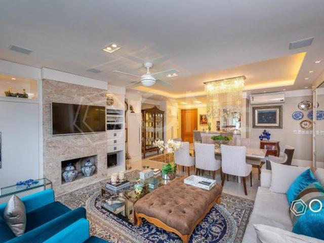 Apartamento à venda em Petrópolis
