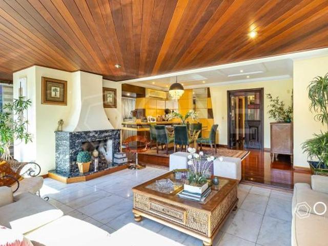 Apartamento à venda em Petrópolis