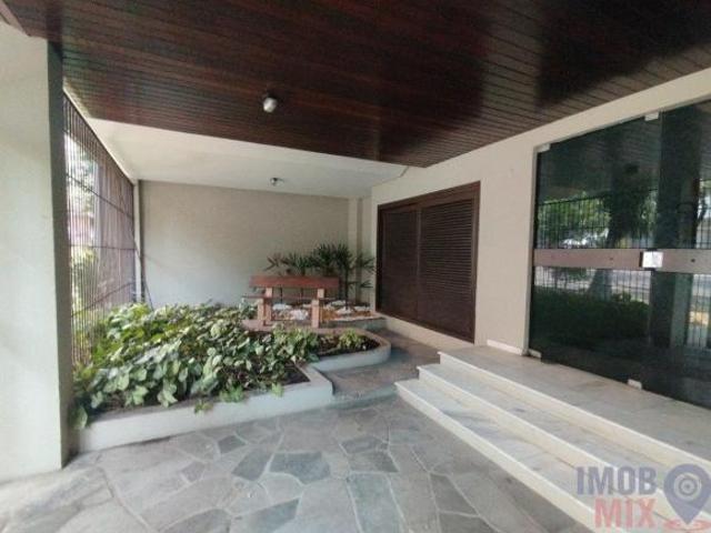 Apartamento à venda em Petrópolis