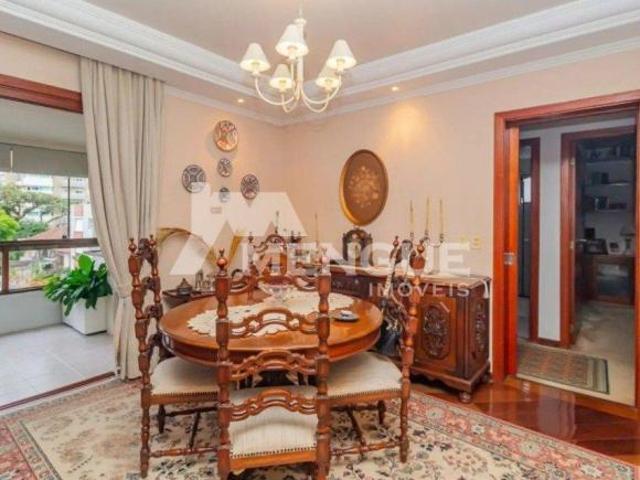 Apartamento à venda em Petrópolis