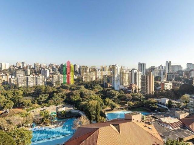 Apartamento à venda em Petrópolis