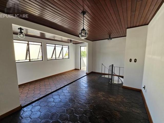 Apartamento à venda em Petrópolis