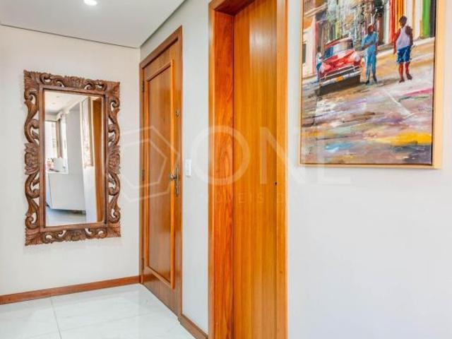 Apartamento à venda em Petrópolis