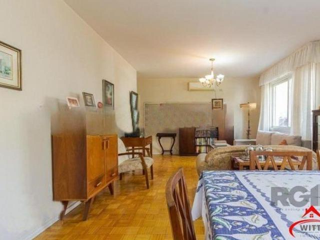 Apartamento à venda em Petrópolis