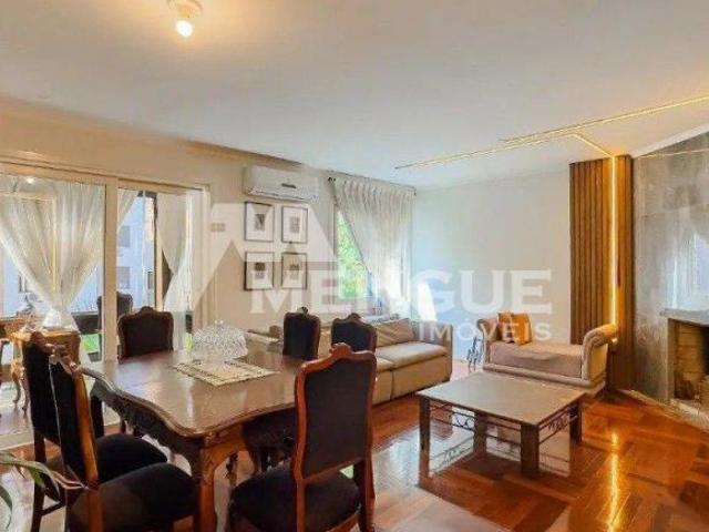 Apartamento à venda em Petrópolis